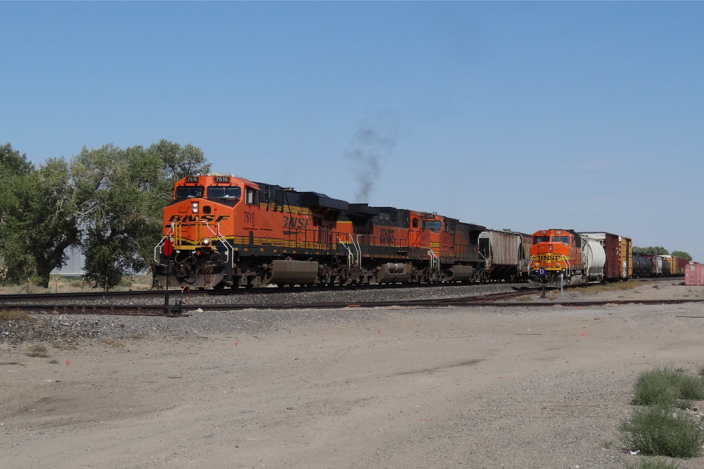 BNSF 7616 & 110
